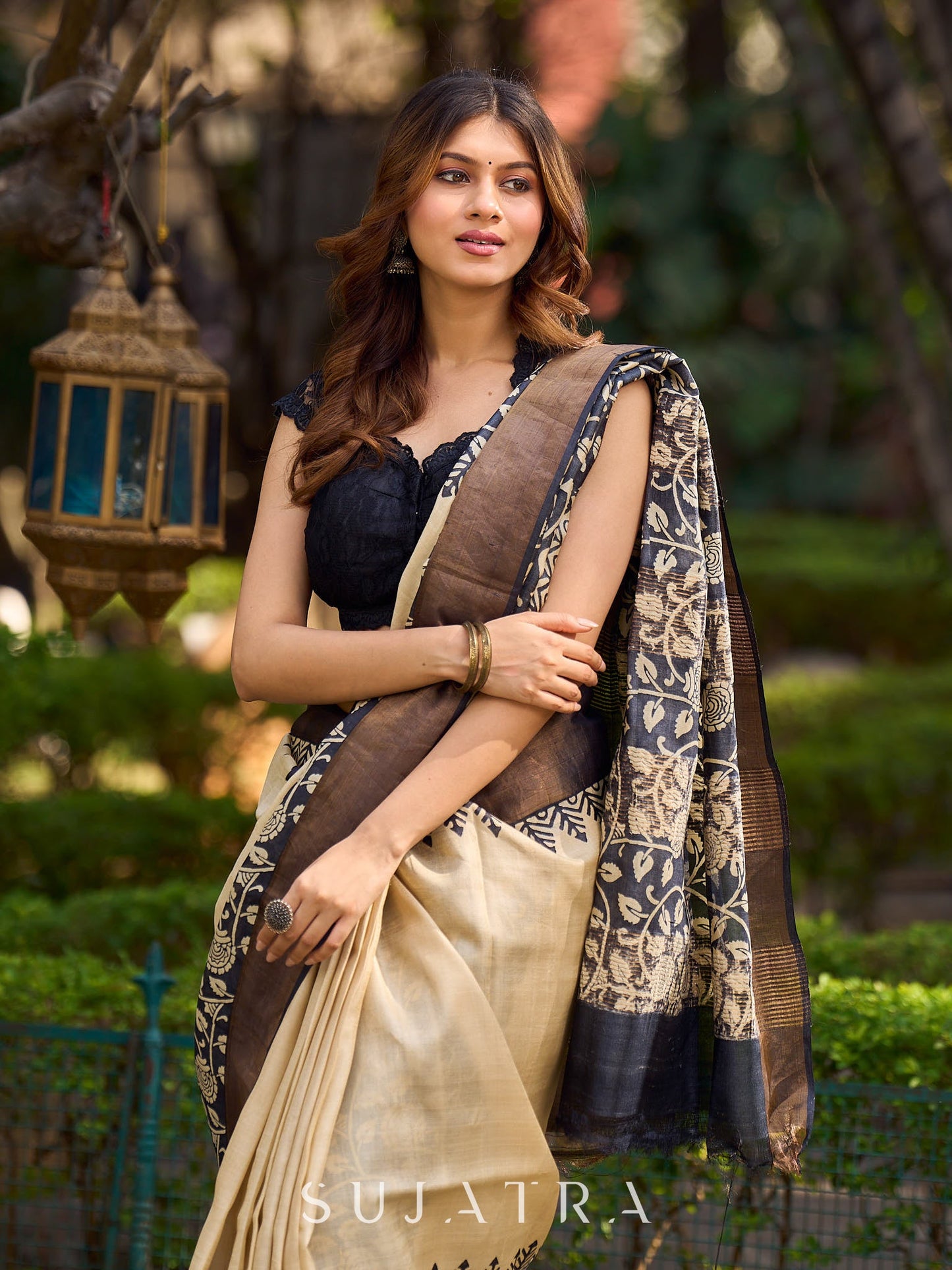 Elegant Ivory and Charcoal Pure Tussar Silk Saree With Kalamkari Inspi ...